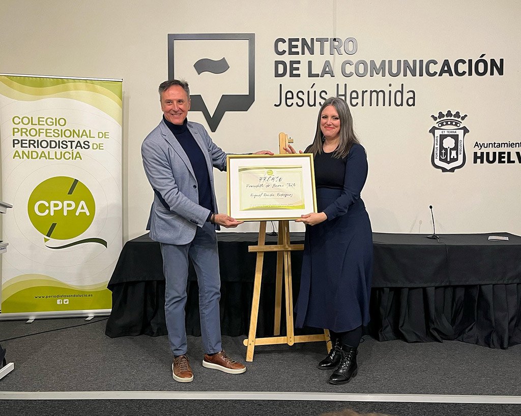 Raquel Rendón recibe el Premio Periodista de Buena Tinta 2024 - TINTO ...